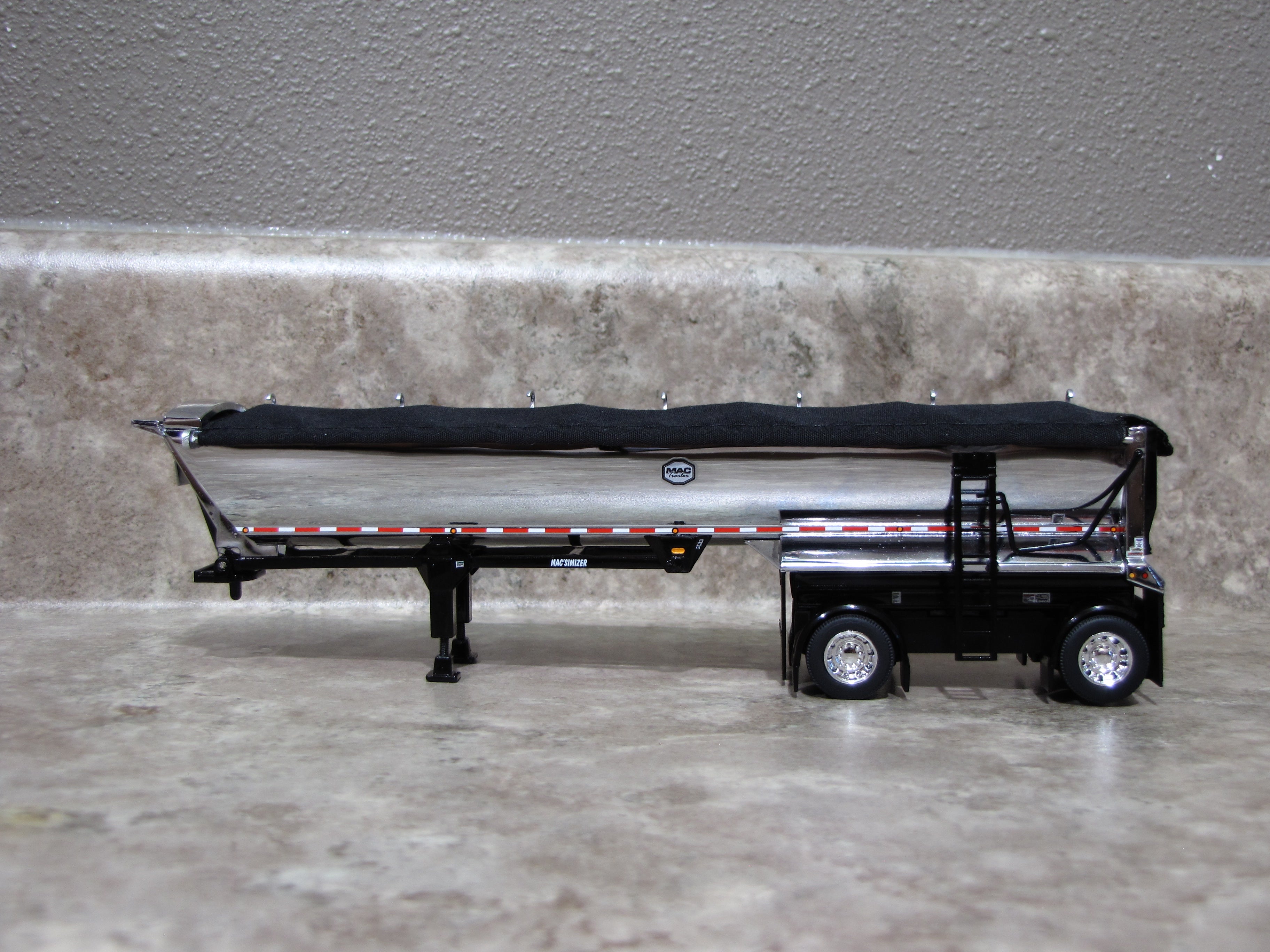 TRL 1737 Black Chrome Mac Round Dump Trailer – JW Toy Trucks
