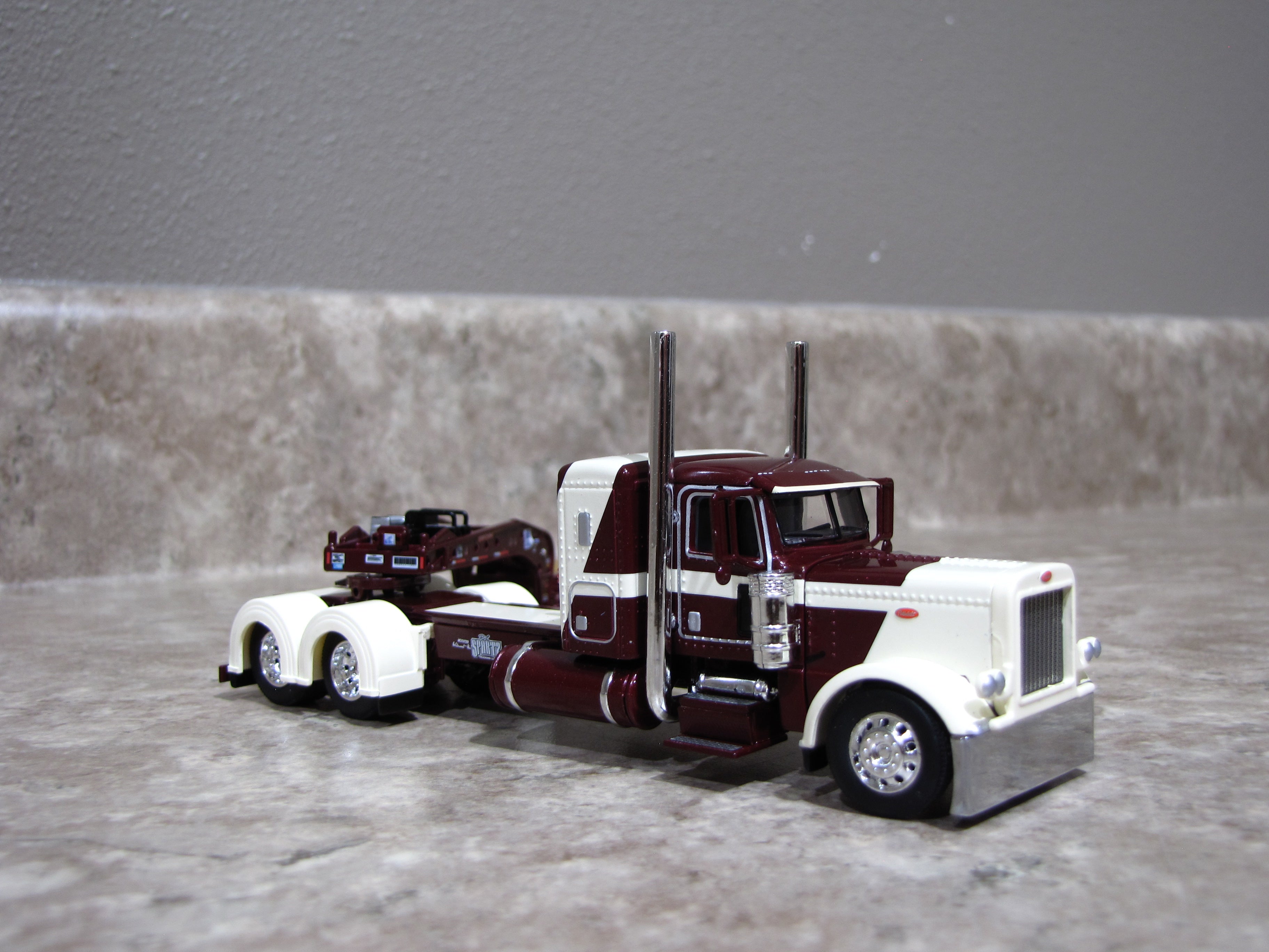 #60-1697 1/64 DCP R.L. Spartz Peterbilt 389 w/ Lowboy Trailer Maroon C ...