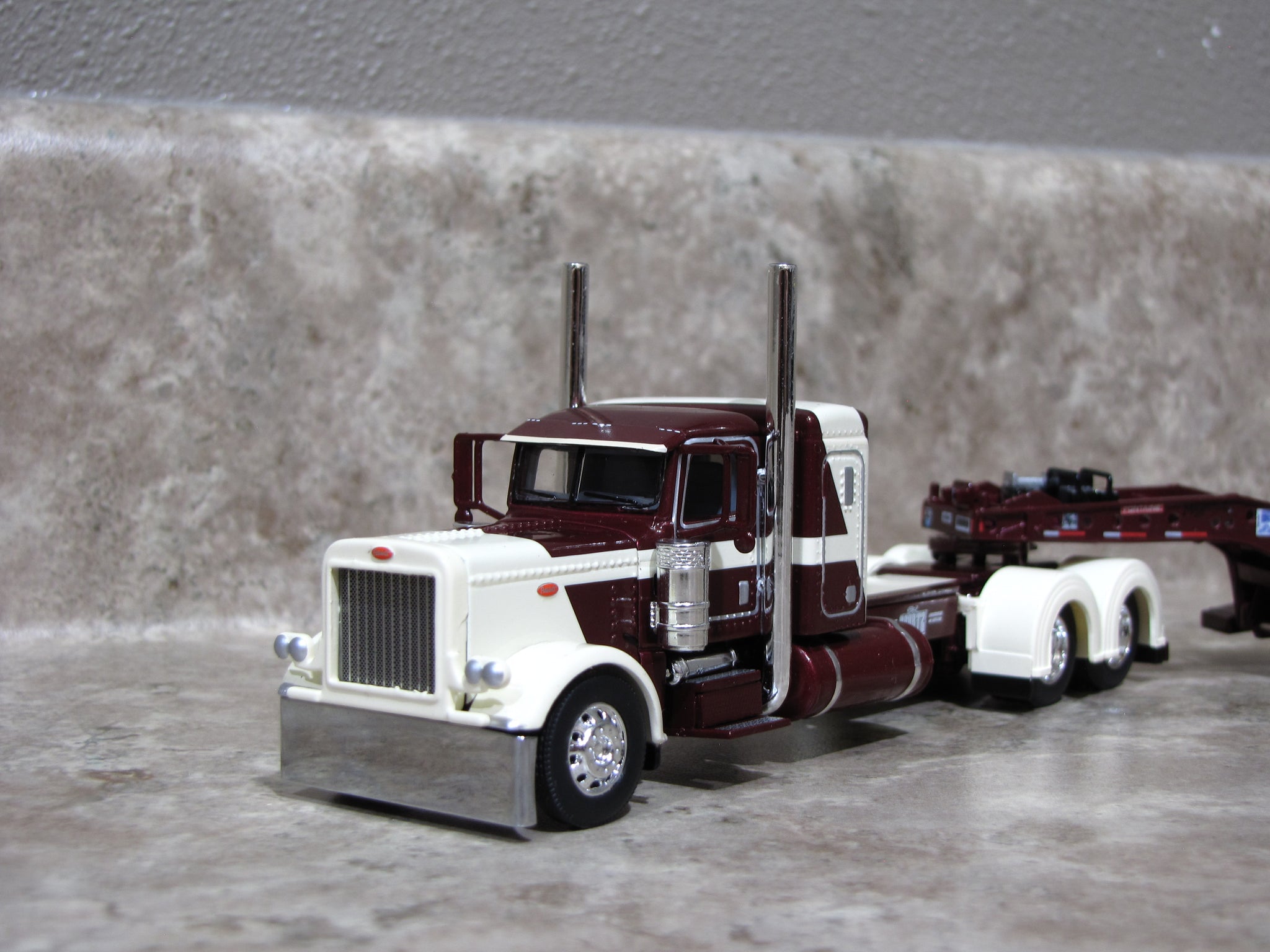#60-1697 1/64 DCP R.L. Spartz Peterbilt 389 w/ Lowboy Trailer Maroon C ...