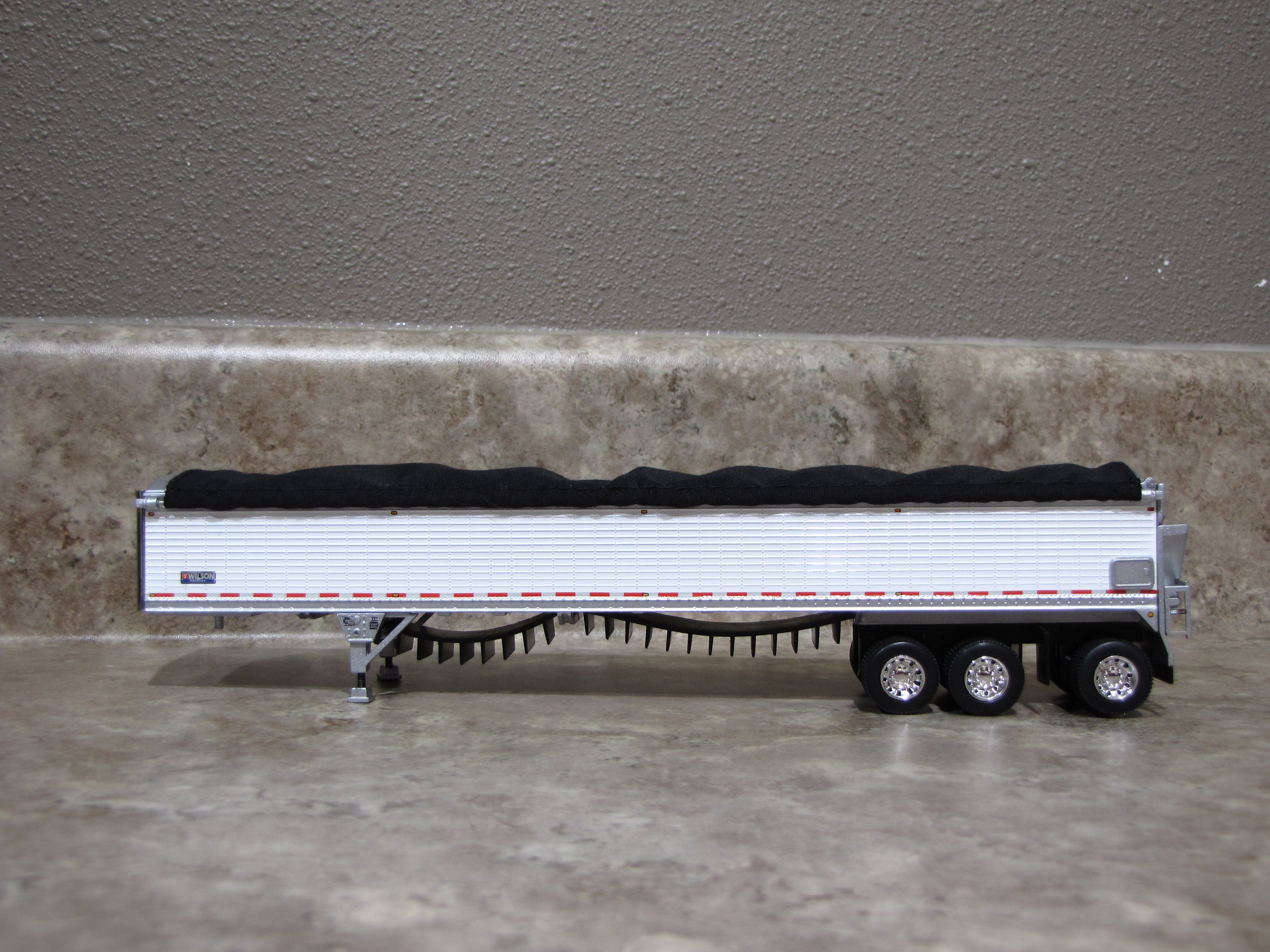 TRL 1779 White Tri-Axle Wilson Patriot Belt Trailer – JW Toy Trucks