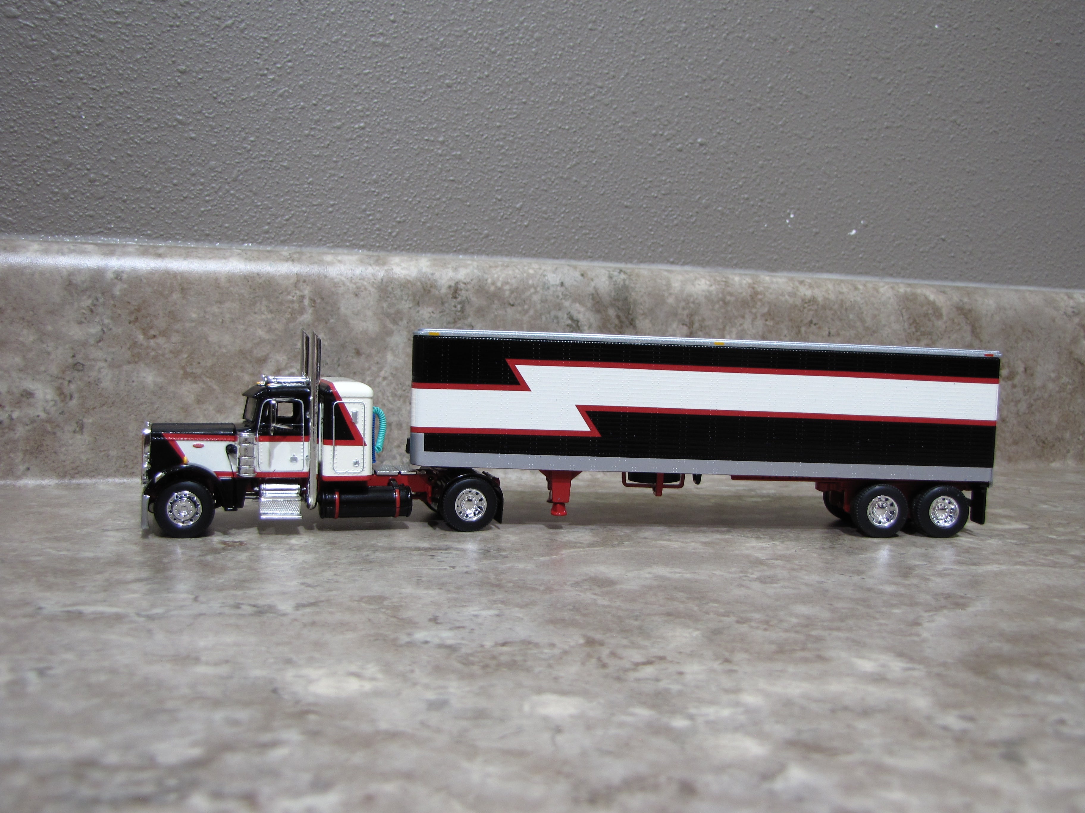 Peterbilt® Model 359 & 40' Vintage Trailer – JW Toy Trucks