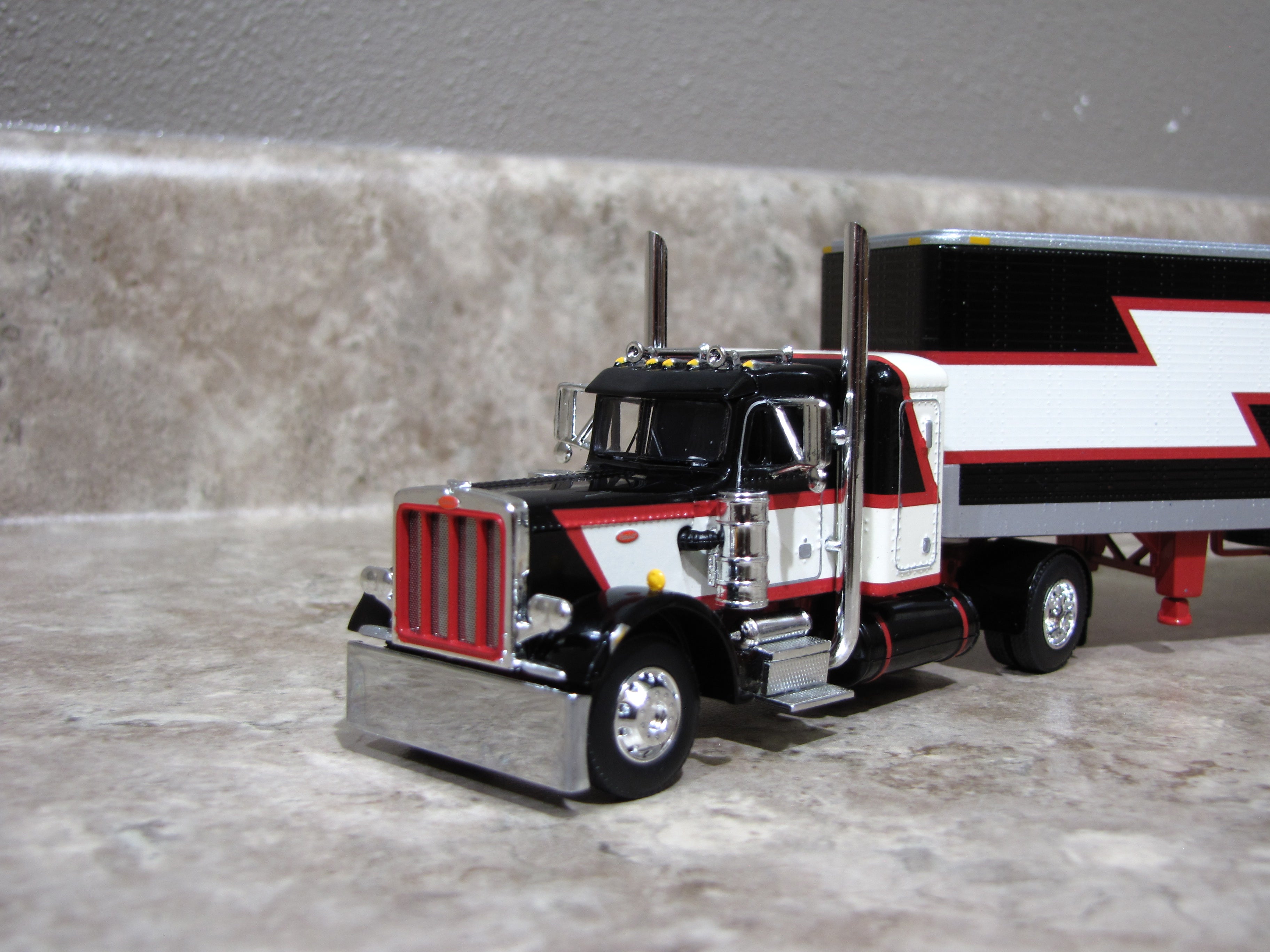 Peterbilt® Model 359 & 40' Vintage Trailer – JW Toy Trucks