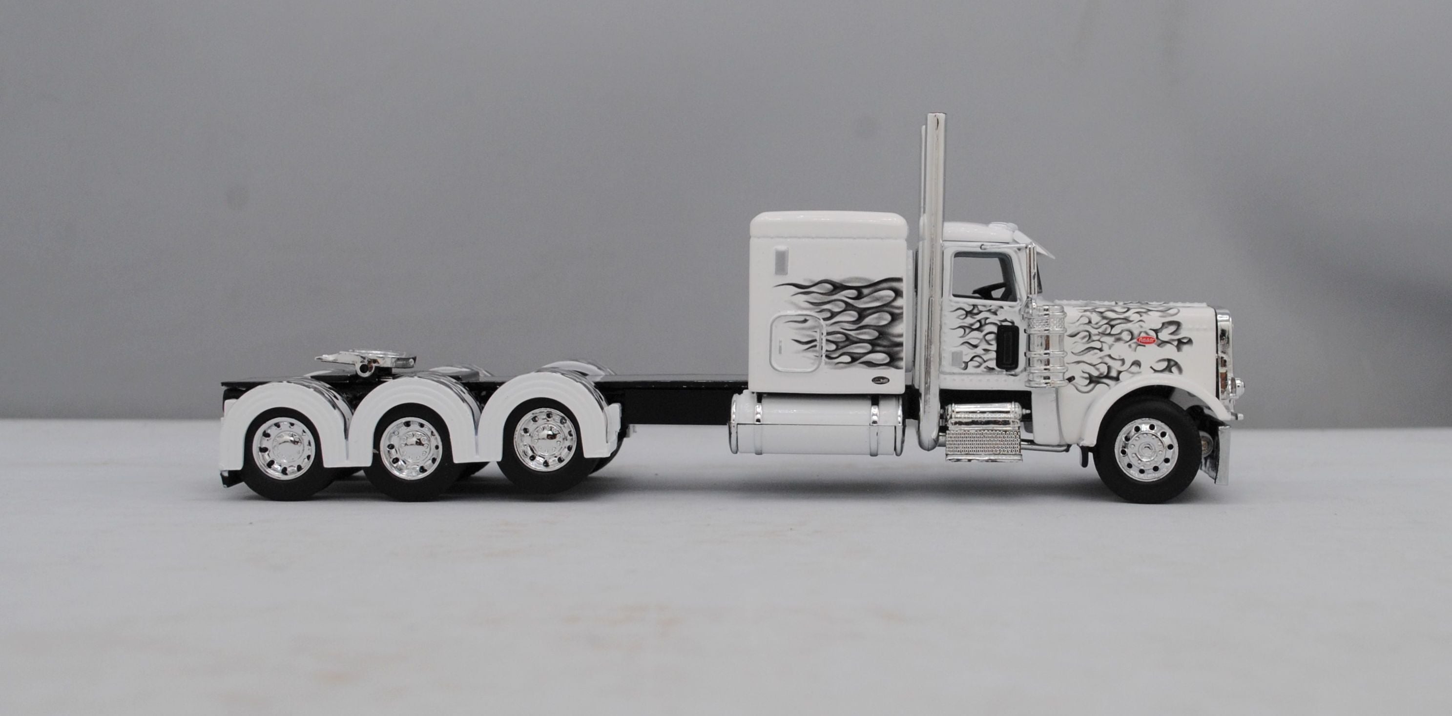 CAB 1476 White with Black Flames 389 Peterbilt Semi Truck – JW Toy Trucks