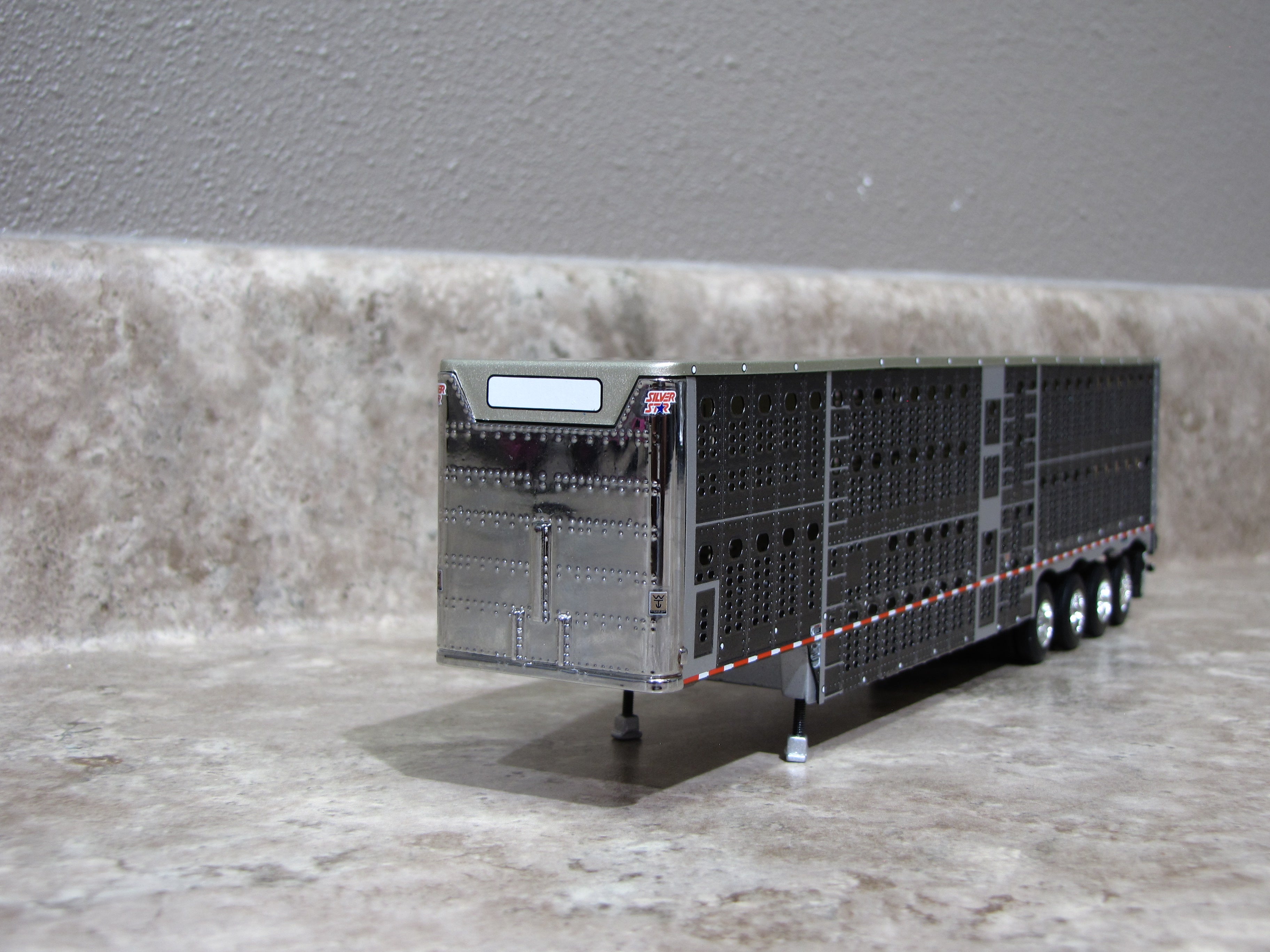 TRL 1334 Gunmetal Gray Wilson Quad Axle Livestock Trailer – JW Toy Trucks